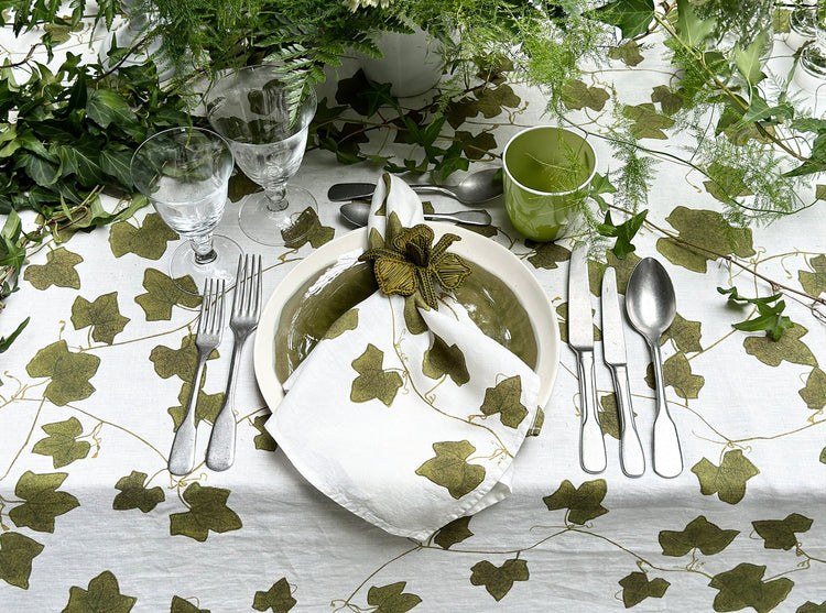 Ivy Alfresco Tablescape – Summerill & Bishop